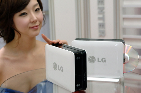 [Biz&Girl] LG전자 넷하드 출시, ‘어디서나 시원하고 가볍게 즐겨볼까?’ - 비즈팩트 > 기사 – THE FACT