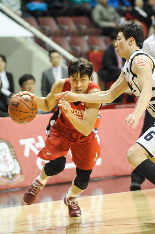 KGC인삼공사 연장 접전 끝 3연패 탈출, 부산 kt는 3연패 - 스포츠종합 | 기사 - 더팩트