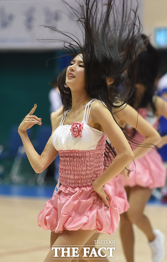 [TF클릭] 박기량의 흉내 낼 수 없는 '명품 복근' - 포토 > 기사 - 더팩트