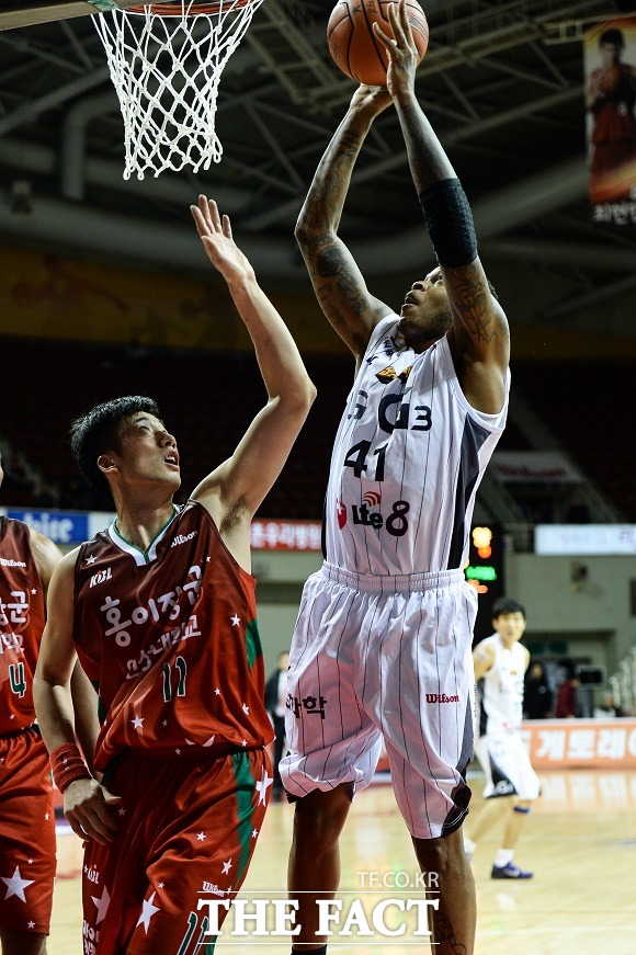 [KBL] '주전 고른 활약' LG, KGC잡고 3연패 탈출 '분위기 반전' - 스포츠종합 | 기사 - 더팩트
