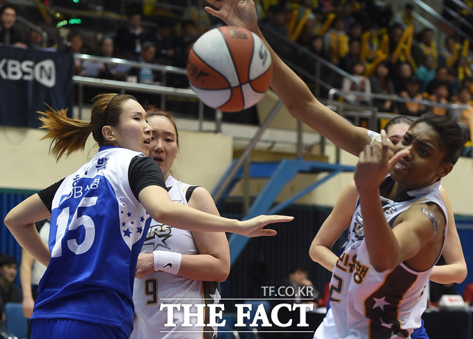 [TF포토] 비키바흐-허기쁨 '볼아 어디로 가니?" - 포토 | 기사 - 더팩트