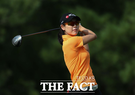 '장타자' 이정민, 2015 KLPGA 첫 우승...9개월 만에 통산 V5 - 스포츠종합 | 기사 - 더팩트