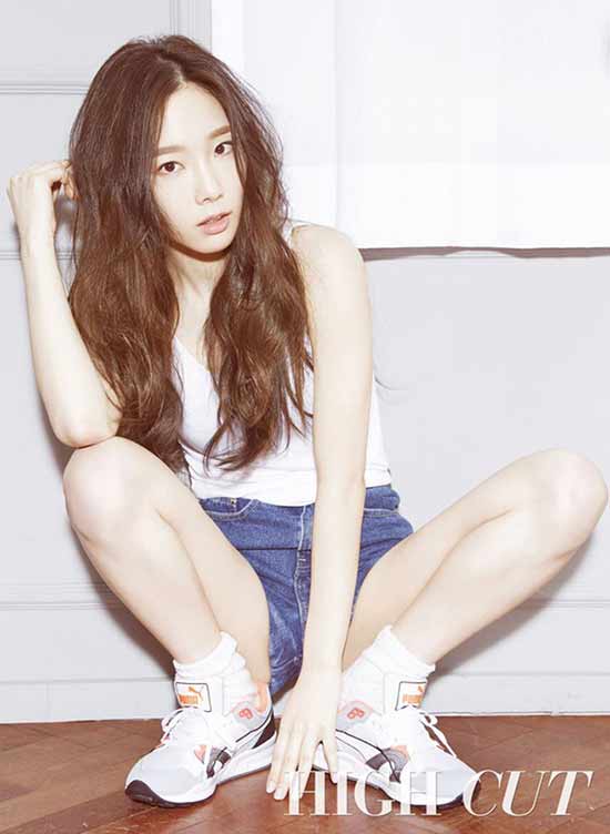 태연 깜짝 노출 쩍벌 포즈도 사랑스러워 연예 기사 더팩트