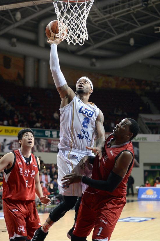 [KBL] '에밋 28점' KCC, KGC인삼공사에 짜릿 역전극(종합) - 스포츠종합 | 기사 - 더팩트
