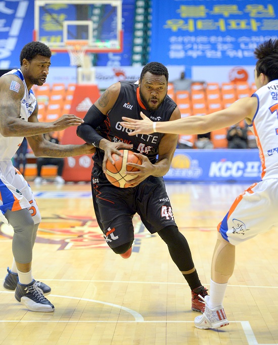 [KBL] '존슨 32점' kt, 전자랜드 6연패 빠뜨리며 2연승(종합) - 스포츠종합 | 기사 - 더팩트