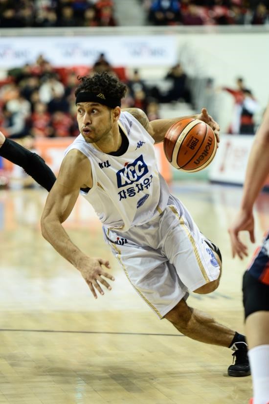 [KBL] '전태풍 역전 3점포!' KCC, KT 추격 뿌리치고 7연승 (종합) - 스포츠종합 | 기사 - 더팩트