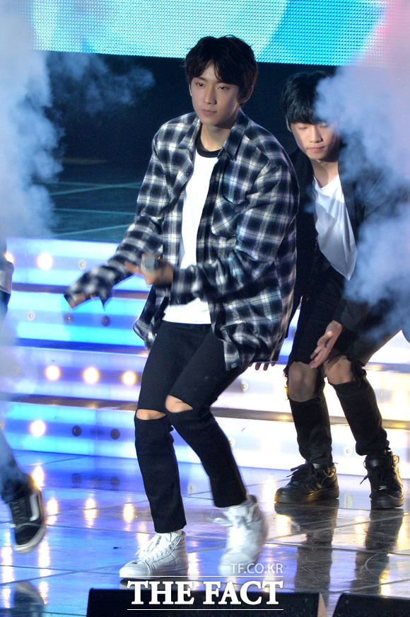 [TF포토] B1A4, '열정적인 무대 열기' - 포토 > 기사 - 더팩트