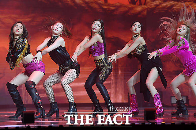 [TF사진관] 대세 걸그룹 ITZY '화려한 퍼포먼스' - 포토 | 기사 - 더팩트