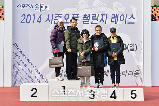 [2014 시즌오픈 챌린지레이스] '군인' 유재량-'교사' 박미연, 하프코스 남녀부 우승 - 스포츠종합 | 기사 - 더팩트