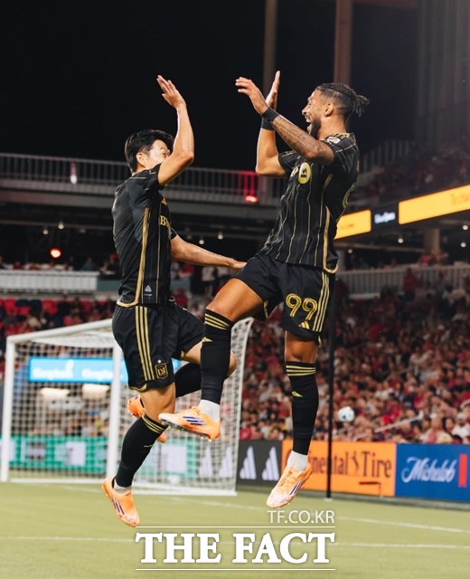 절정의 '흥부듀오' 손흥민 2골-부앙가 1골...LAFC 4연승 '신바람' - 축구 | 기사 - 더팩트